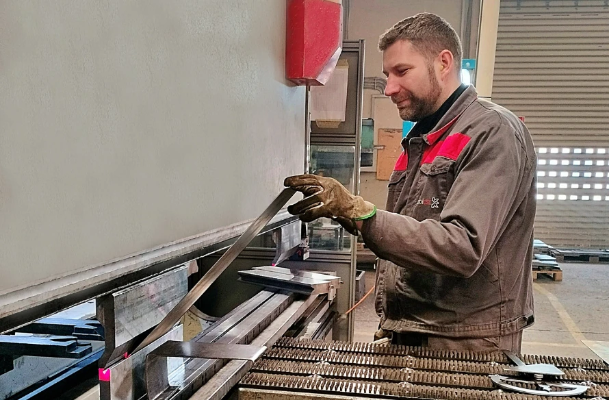 Shot blasting machines - Surface Finishing | Gostol TST